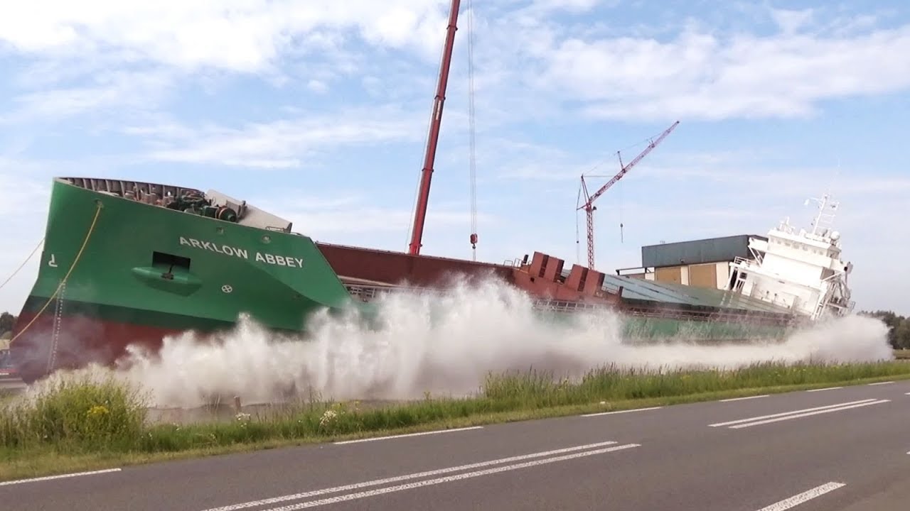 Stapellauf ARKLOW ABBEY bei Ferus Smit Westerbroek - YouTube