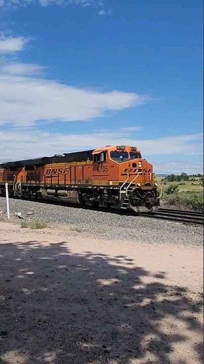 BNSF Manifest on a Beautiful Day - YouTube