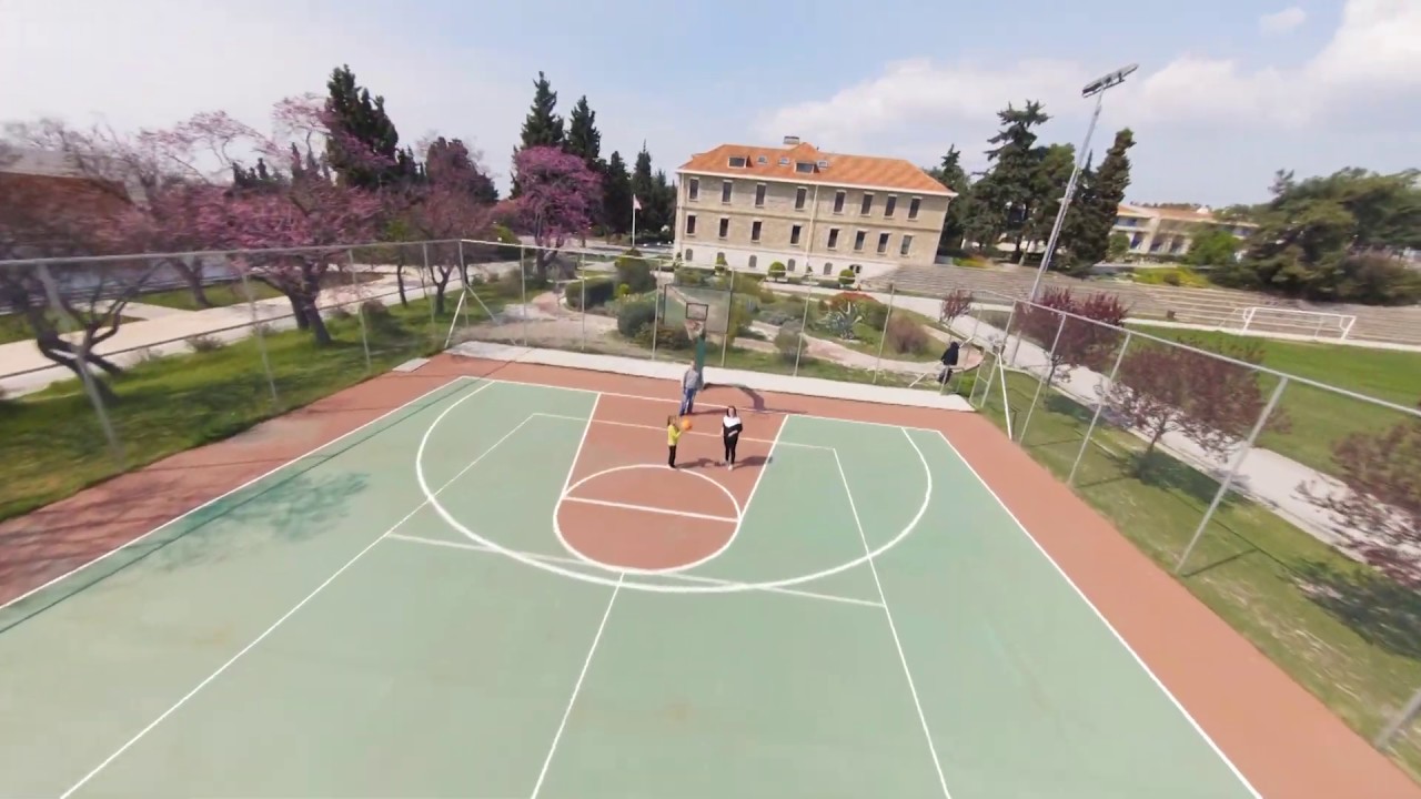 Περιηγηθείτε στις εγκαταστάσεις του Γενικού Λυκείου / High school ...