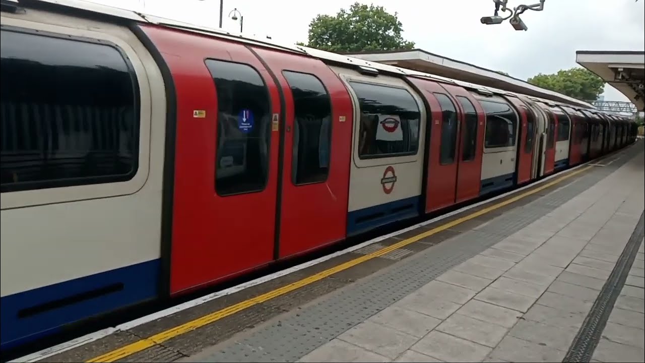 London Underground Central Line Trains At Leytonstone Station - YouTube
