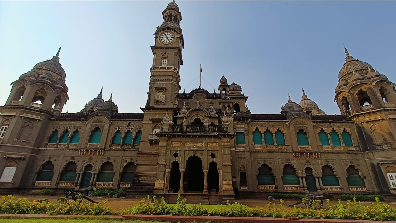 कोल्हापूरच्या छत्रपतींचा राजवाडा | New Palace Kolhapur | Zoo Park ...