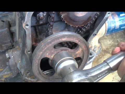 Retendre une chaîne de distribution LADA NIVA 1600