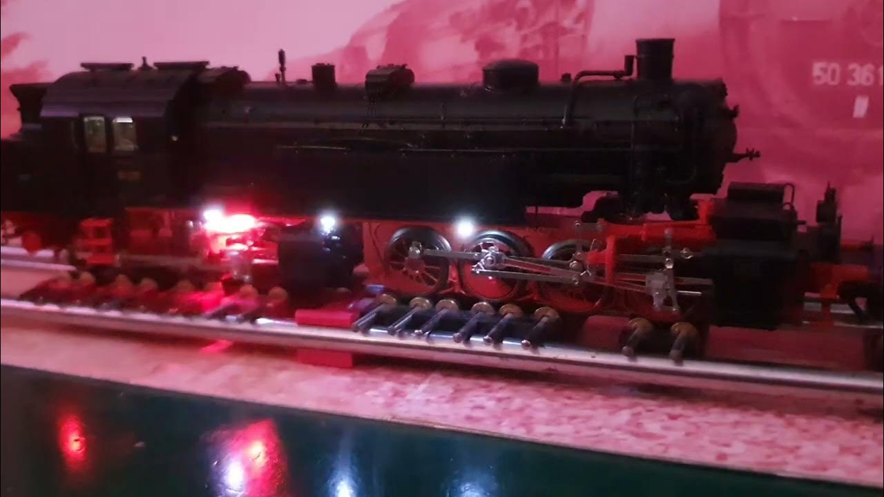 Märklin 3496 Dampflok BR96 mit Sound, Büchsenflackern, Führerstands-und Fahrwerksbeleuchtung ...