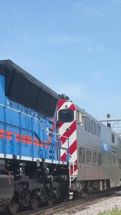 Metx 503 pulling train on to the main line to go back to western ave - YouTube