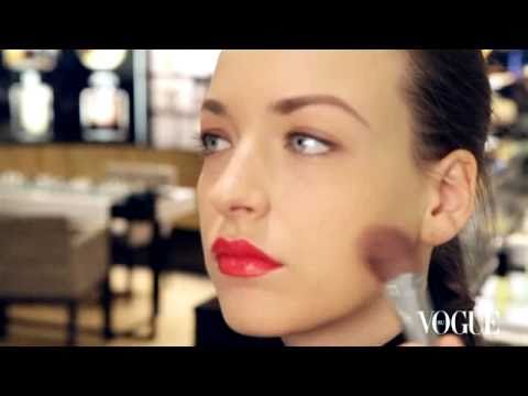 Весенняя коллекция макияжа Chanel: акцент на брови и губы