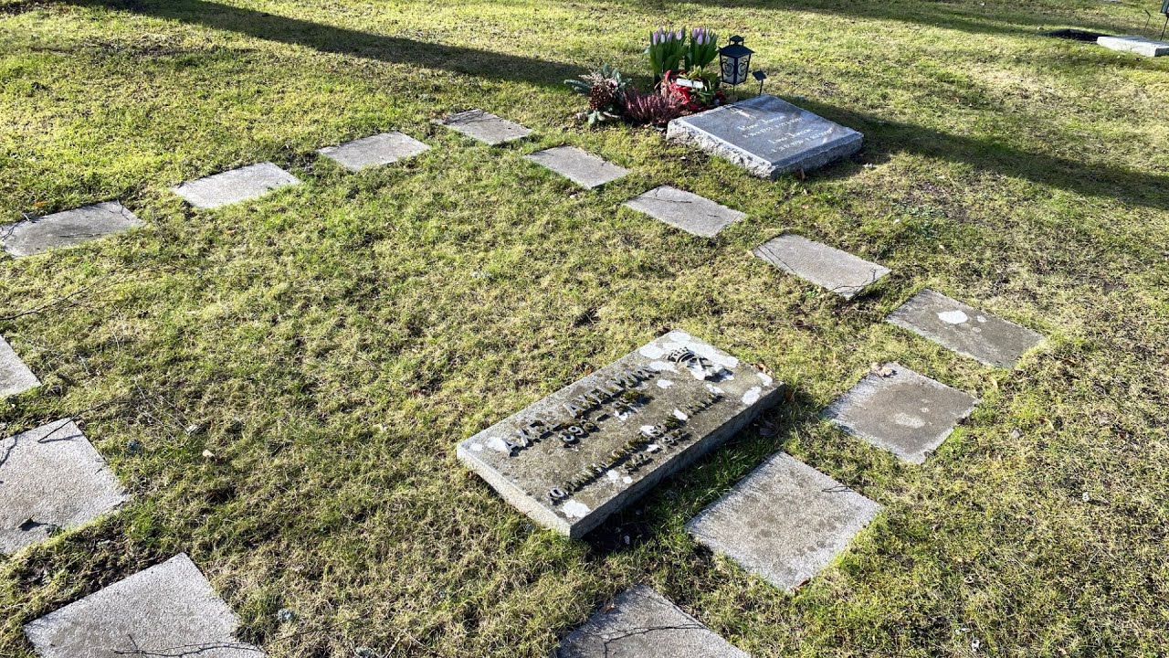 Kumla kyrkogård - Axel Axelman - YouTube