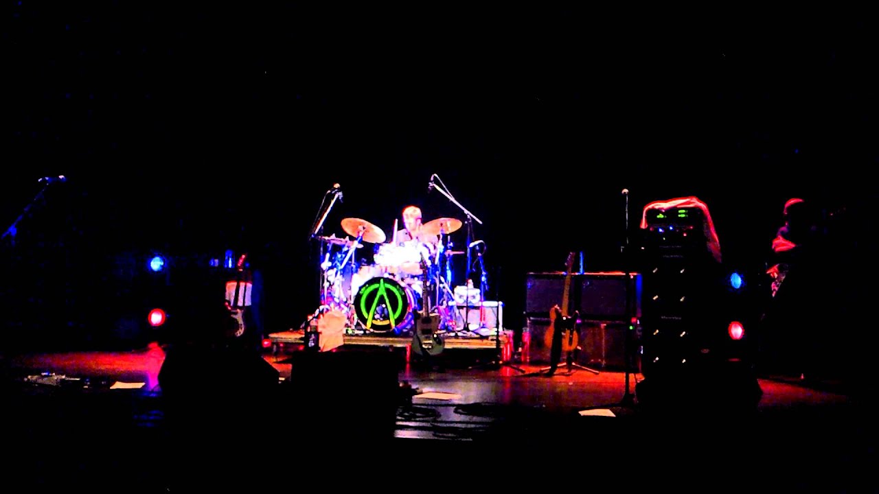 Wishbone Ash. Jo Crabtree - drum solo - YouTube