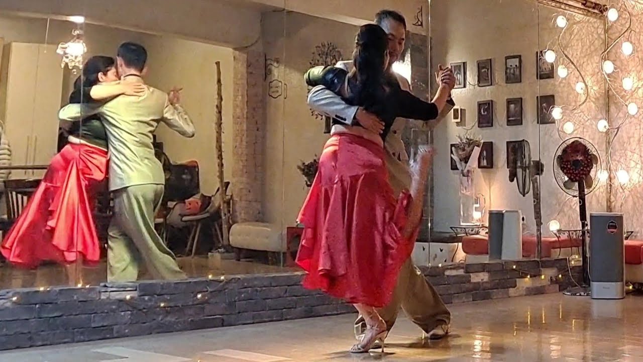 #calecita y quebrada con sacada y giro #탱고 레슨 #tango lesson #조이y라우 - YouTube