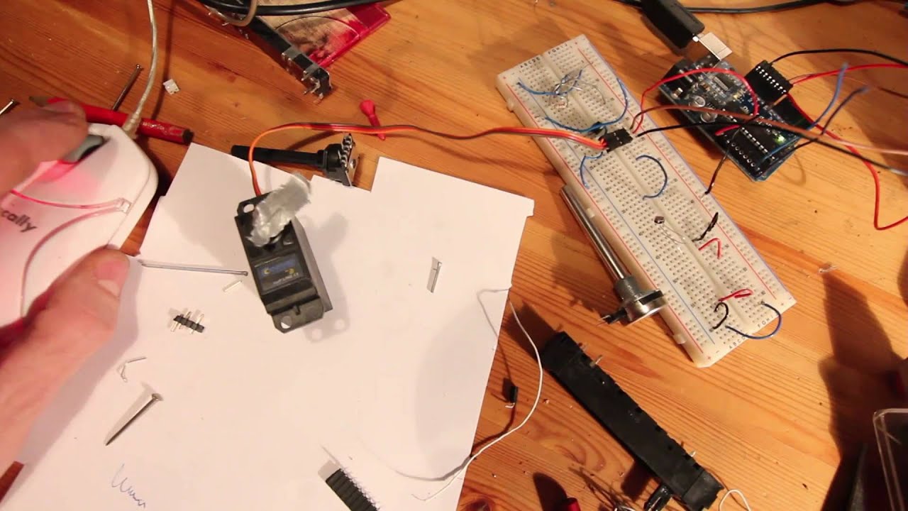 hacked servo - mouse controlled - YouTube