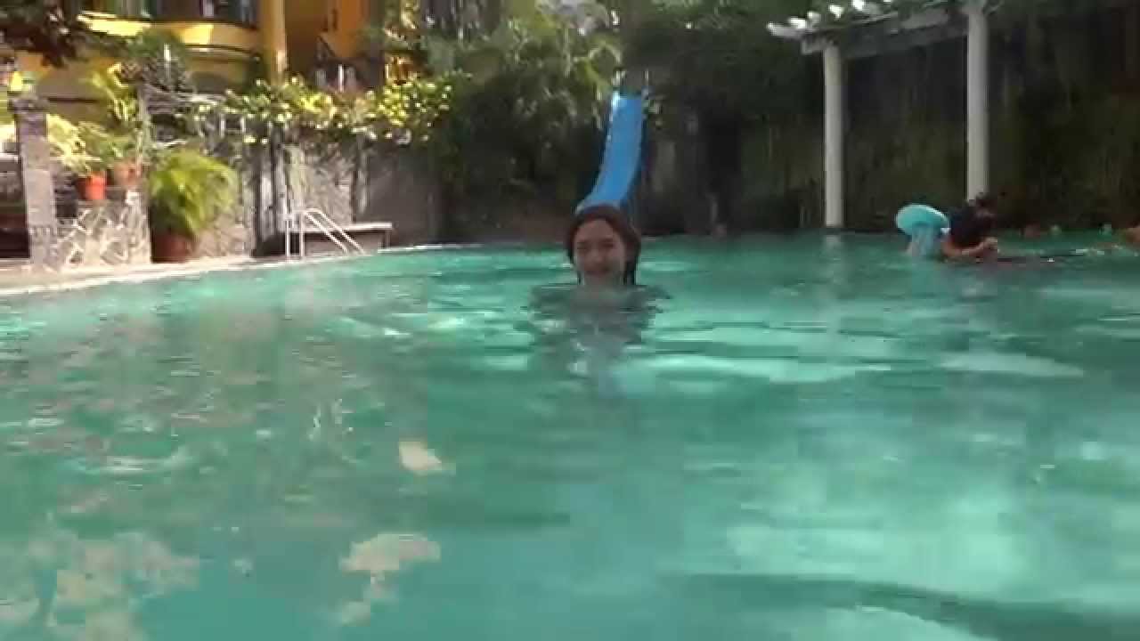 Anna underwater - YouTube