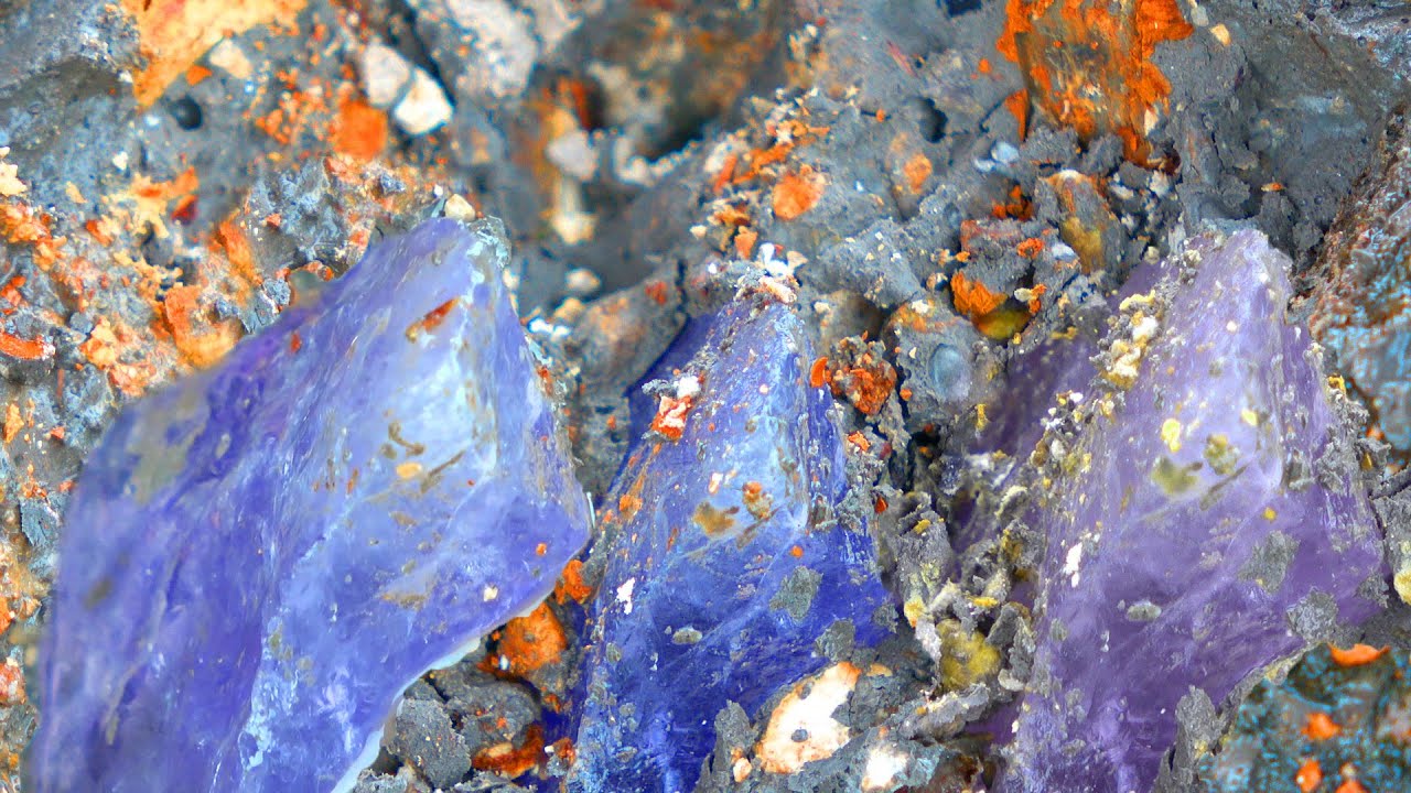 Rare red vein agate. Diamonds and crystals in the valley - YouTube