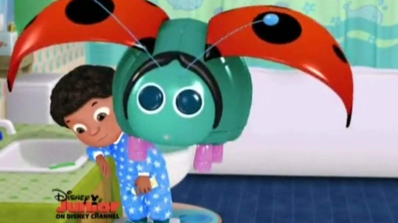 Special agent Oso shutterbug time - YouTube