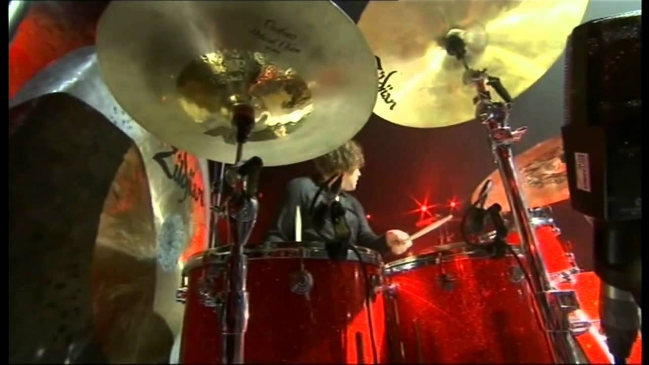 (HD) AMAZING!!! Kasabian - Fire (Isle of wight festival 2011) - YouTube