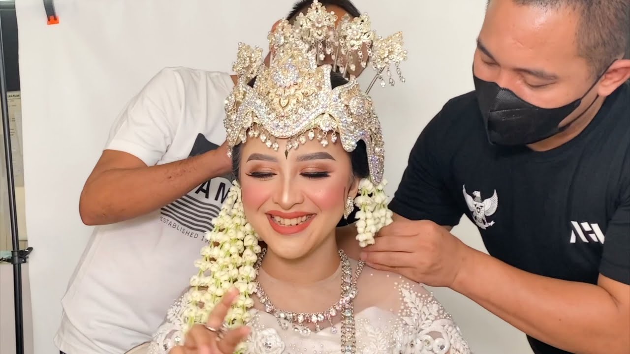 PEMASANGAN SANGGUL PUSPASARI PENGANTIN SUNDA - YouTube
