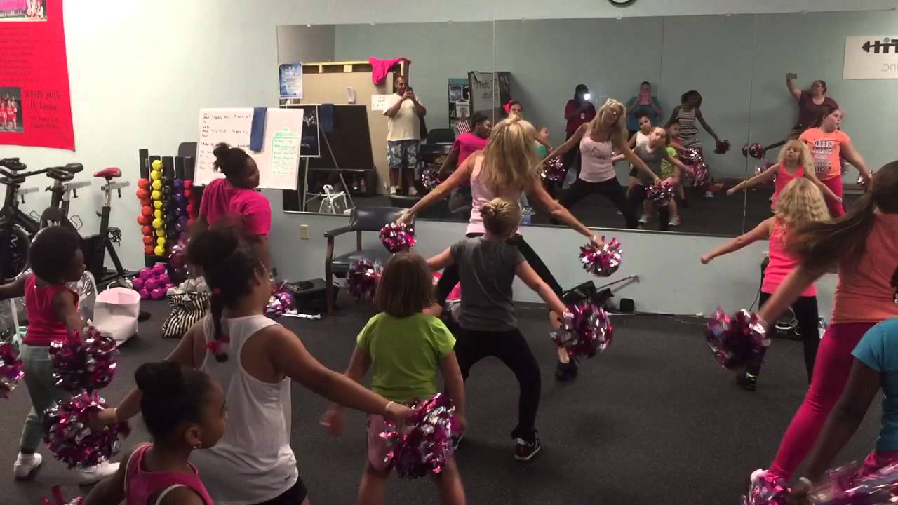 Le freak so chic FREAK OUT pt 2 - YouTube