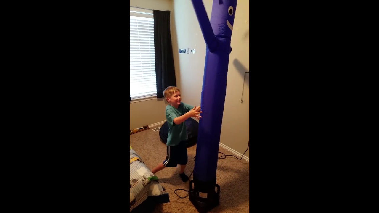 Wobbly Man Suprise (Inflatable Air Dancer) - YouTube