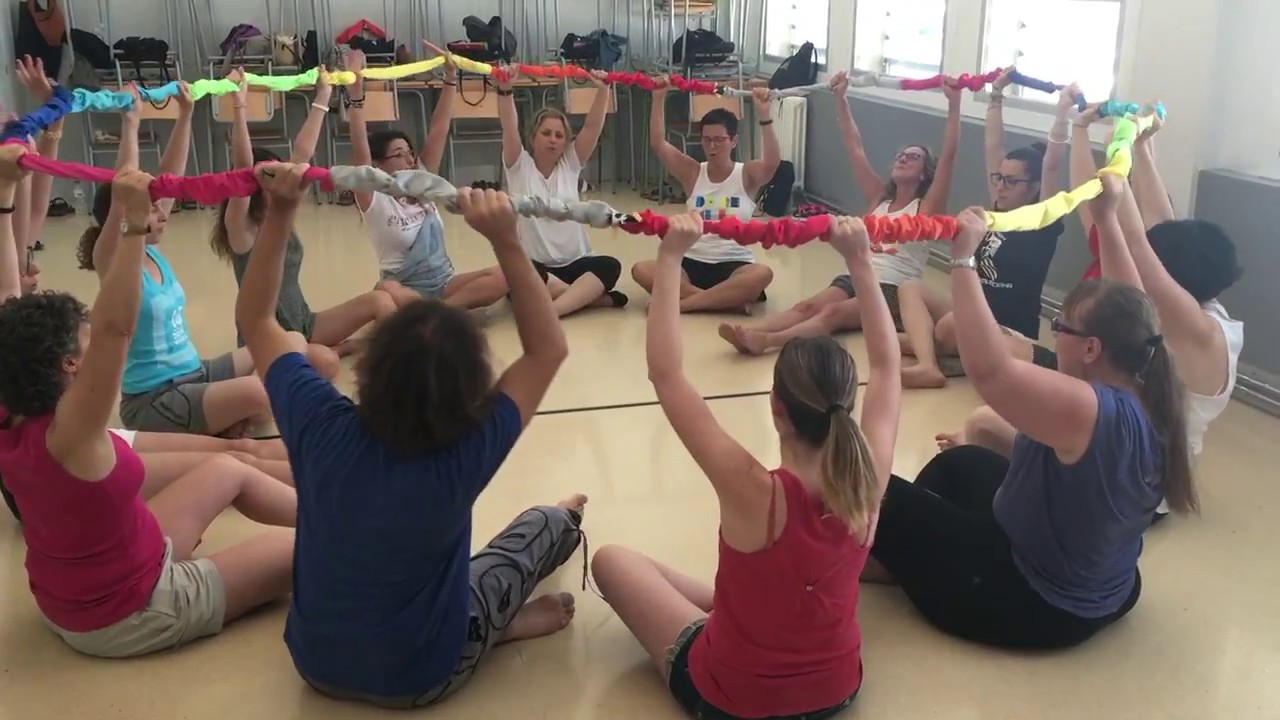 ElastiCAT - Gira la rotllana (V. Olivares) - YouTube