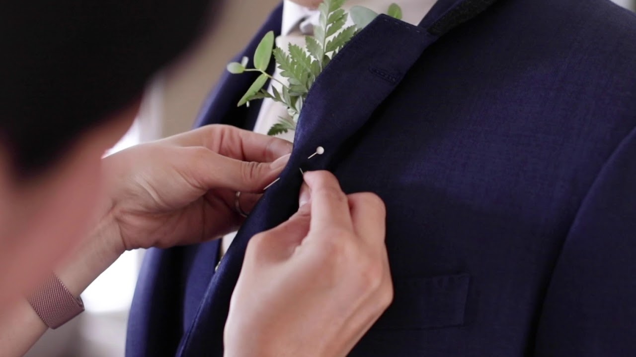 How To Pin a Boutonniere - YouTube