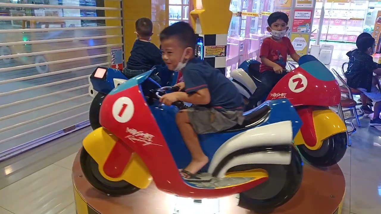 Peinz with kiddos cousin in robinson imus cavite - YouTube