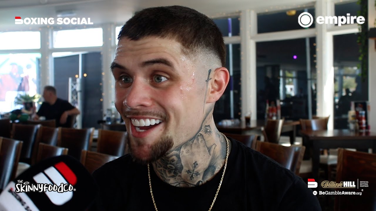 "I'M S*XY AND I'VE GOT GOOD TEETH!" Mace Ruegg BUZZING As He Fights In ...