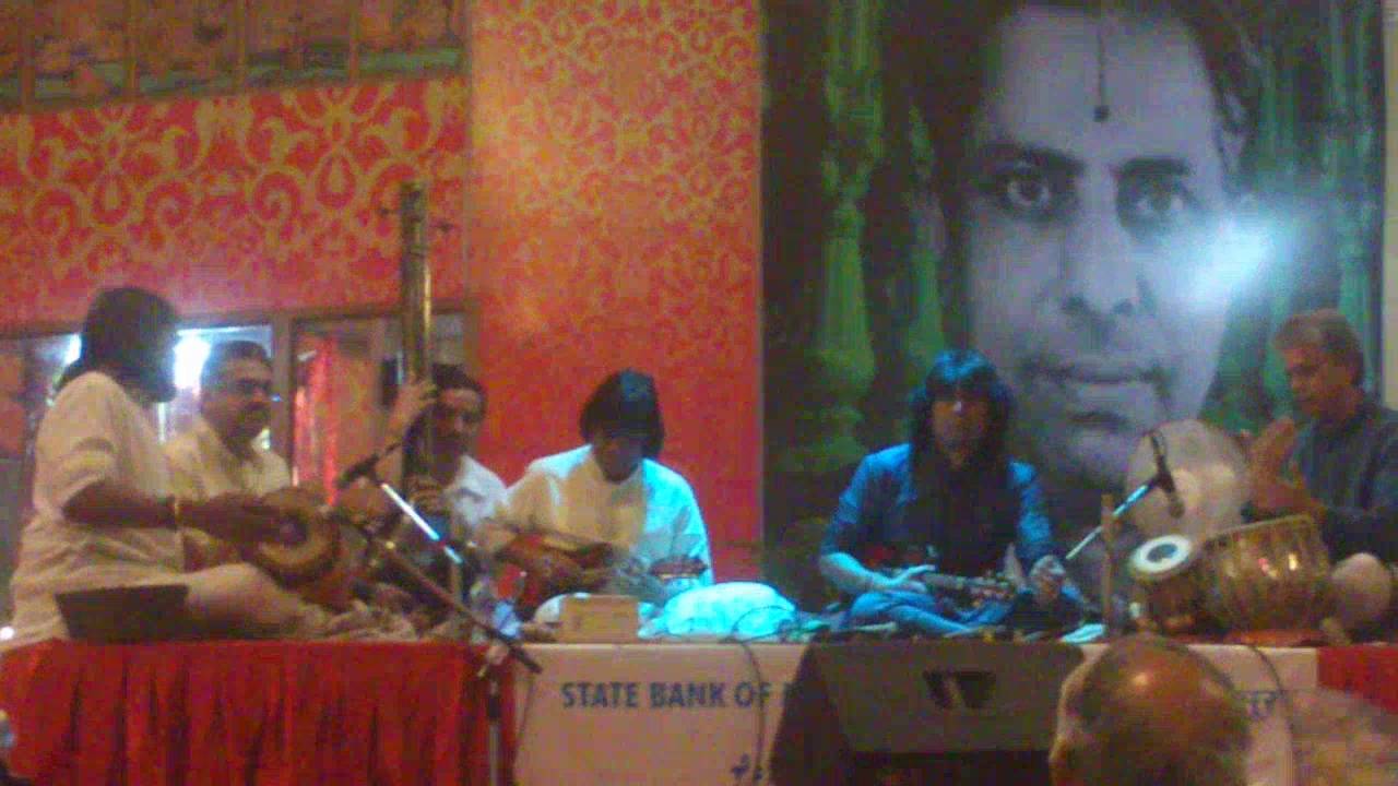 Mandolin Srinivas playing Kanada ragam - YouTube