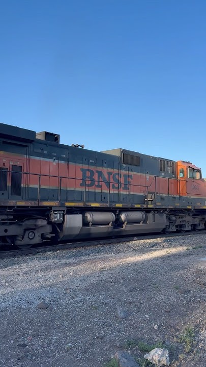 BNSF 5266 leads manifest with 1033 in H1 paint 4th . Flagstaff Amtrak station - YouTube