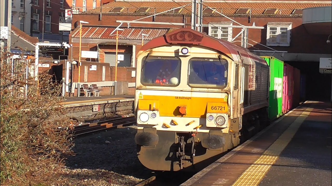 Freight Trains at Walsall! - YouTube