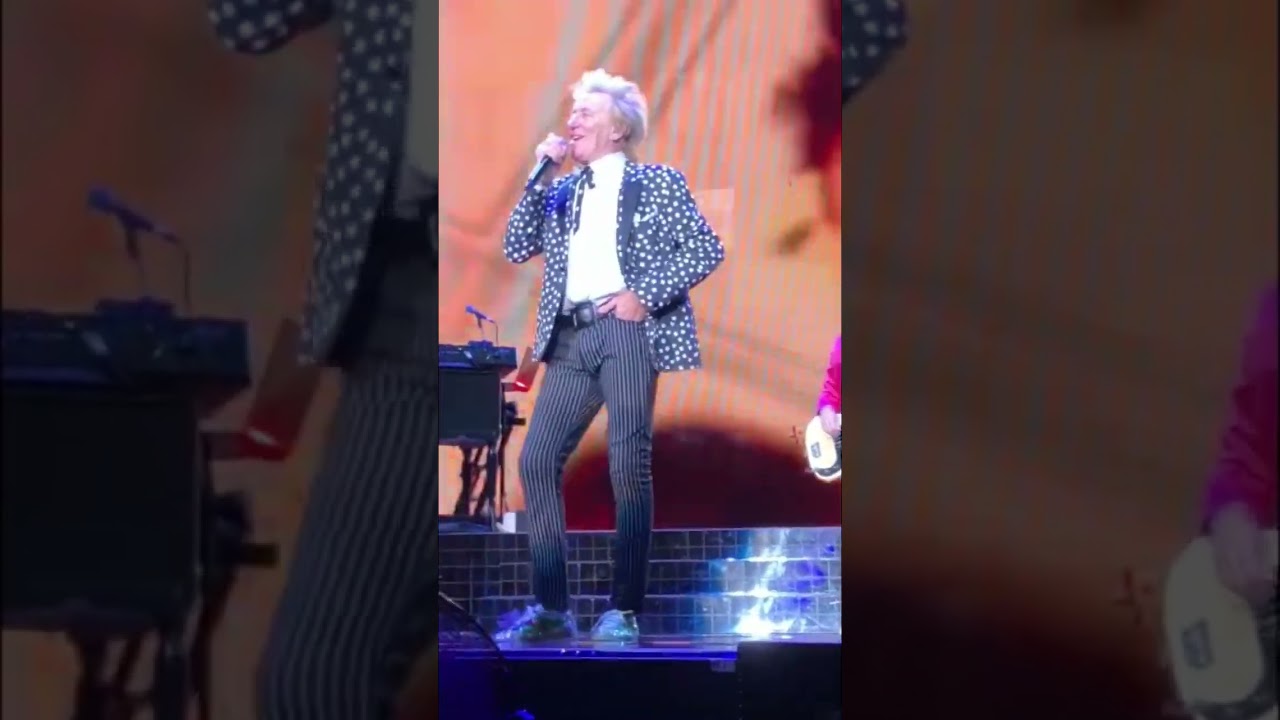 ROD STEWART moving like Jagger FACES Ohh La La live in ATL 8-30-22 ...