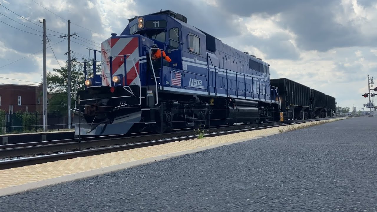 Metra 11 GP23ECO east at Franklin Park - YouTube