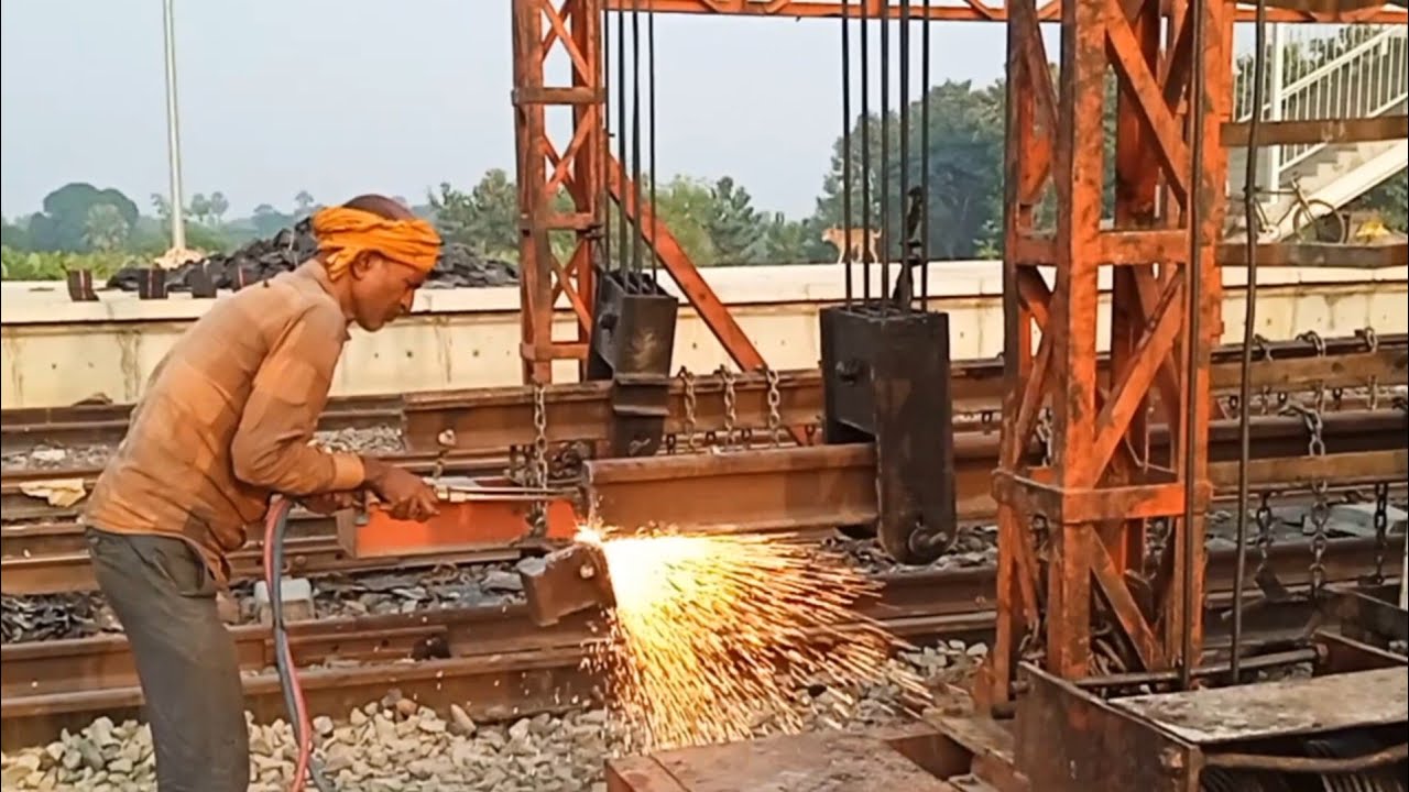 Thermite welding process for cuting railway 🛤️line tracks ll #india # ...