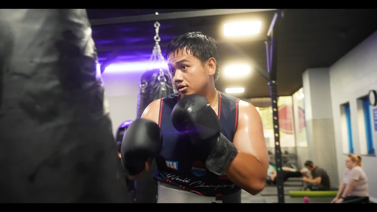 SALT PAPI SHOWS OFF SPEED AND POWER ON THE HEAVY BAG DURING TRAINING ...