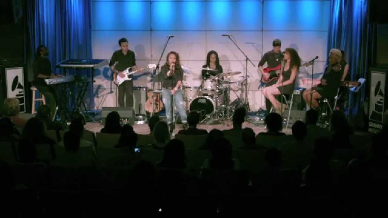 Di Na Natuto - Josephine 'Banig' Roberto Unplugged Live at The Grammy ...