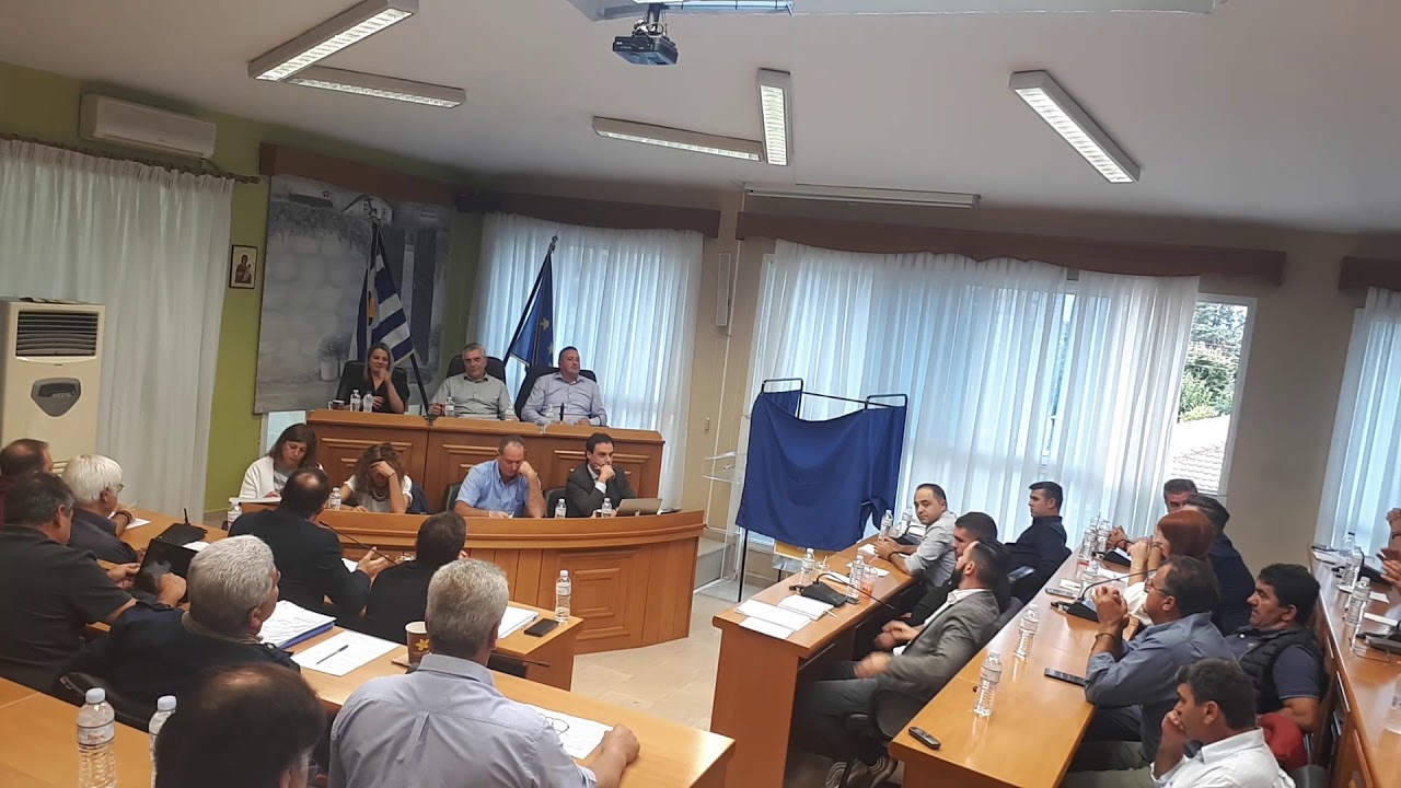 Στιγμές έντασης στο Δημοτικό Συμβούλιο Αλμωπίας - YouTube