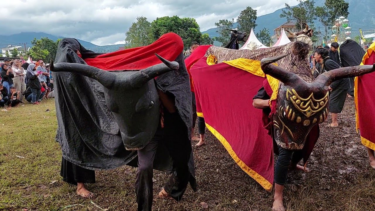 BANTENGAN BESAR NGAMUK FESTIVAL BANTENGAN BULUKERTO - YouTube