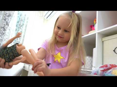 Alice bebeklerle OYNUYOR LOL Soğuk Kalp !!! Doğum günü bebek Alice !!!