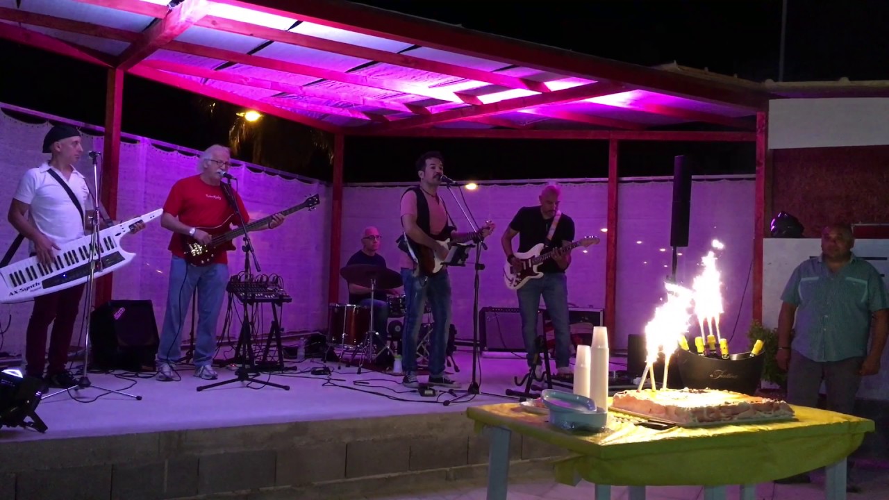 Mr. Muscolo e i suoi Estrogeni @ DejaVu di Ardore - YouTube