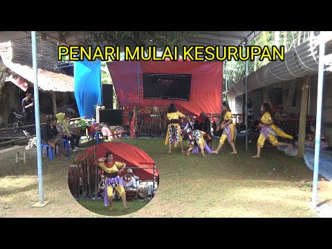 Penari Kuda Kepang Putri Mulai Kesurupan