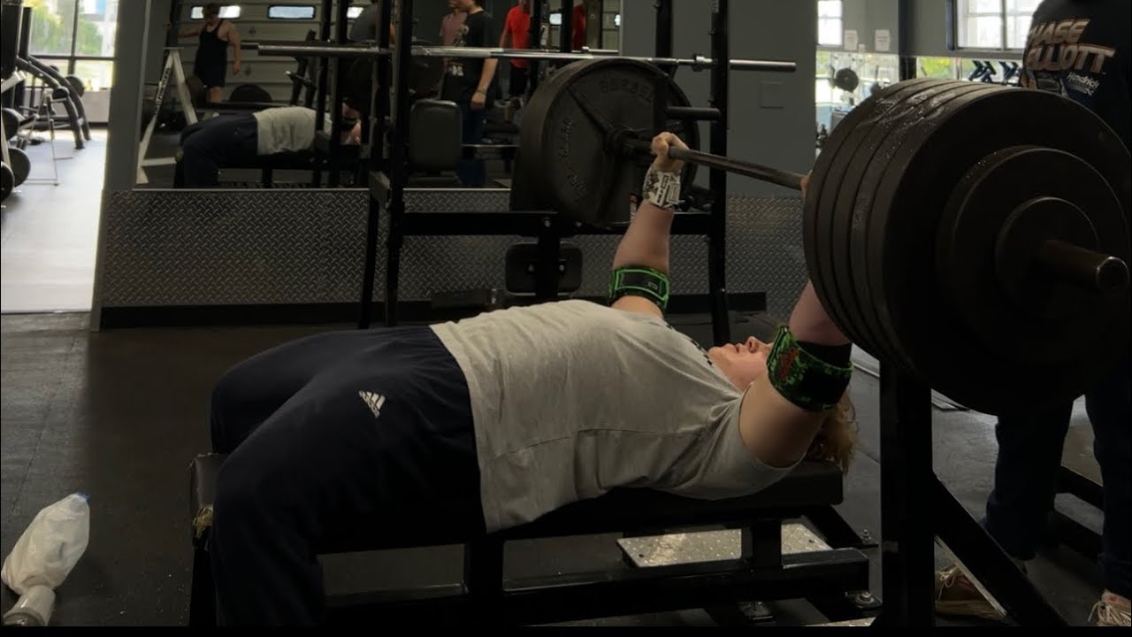 550 BENCH AT 17 - YouTube