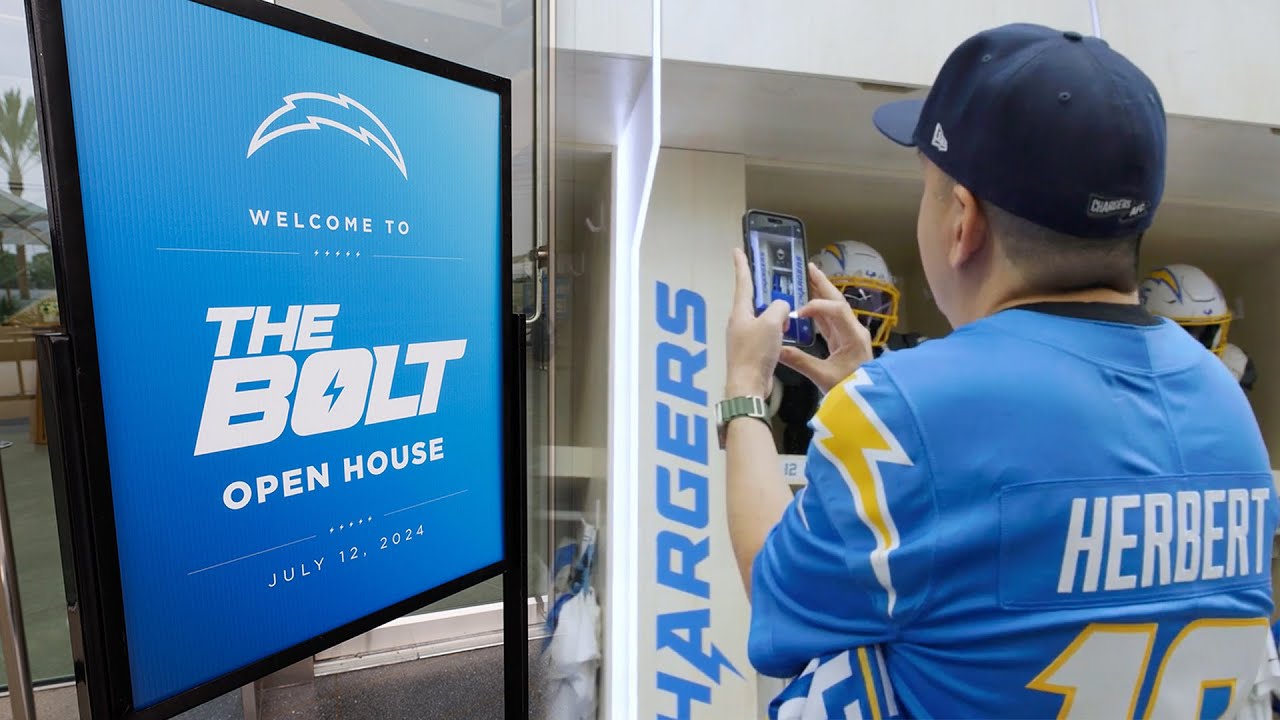 Chargers Fans Tour Brand-New Facility | LA Chargers - YouTube