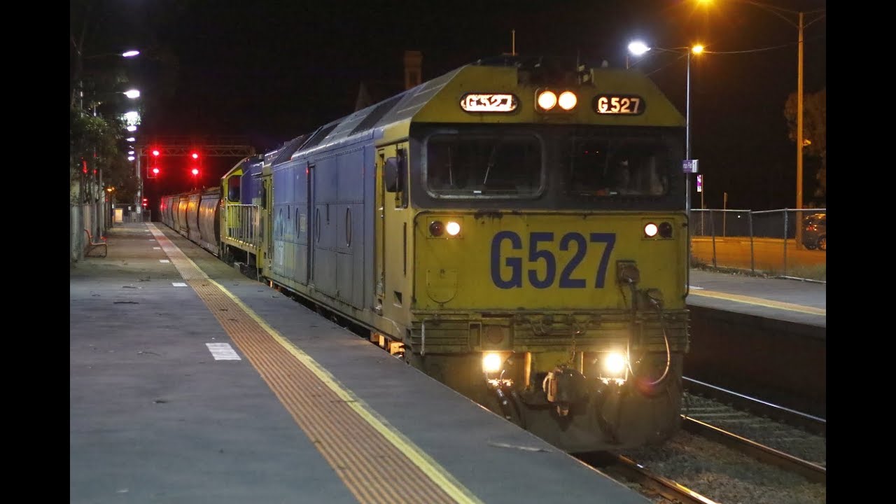 Grain train cross at Kangaroo Flat with 9055 & 9056- 16/1/18 - YouTube