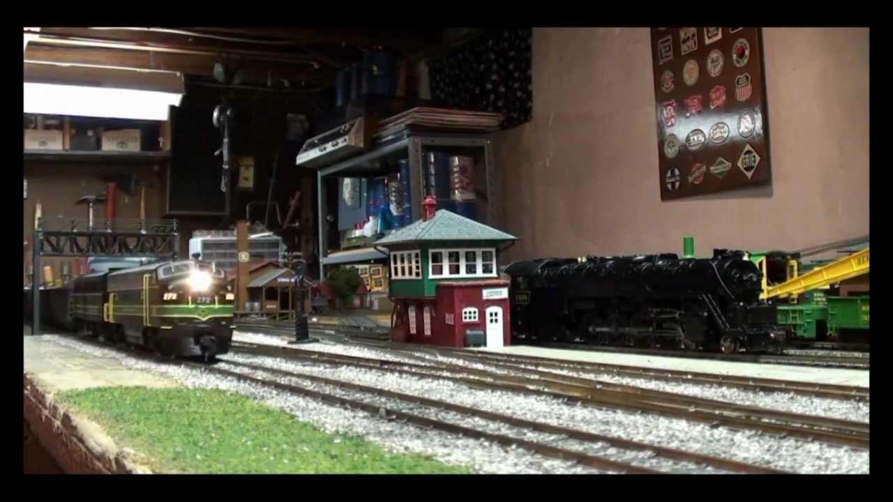 HD: Reading F7 272 & FA1 304 meet Reading T-1 2113 on WB Freight - YouTube