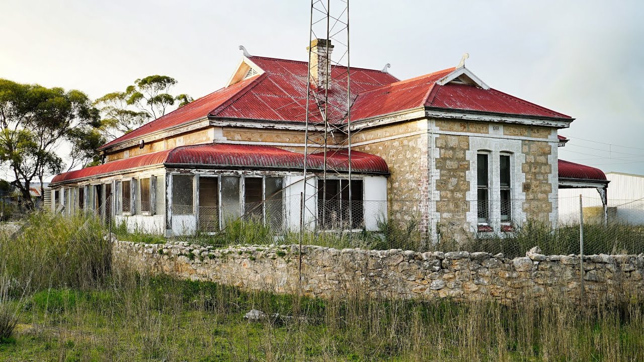Grand early 1900`s farm house with stuff and so many sheds!! - YouTube