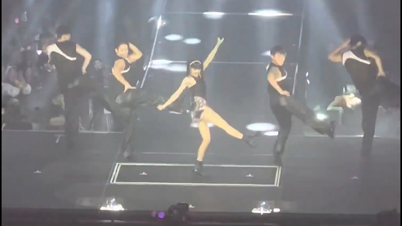 LISA - Money | BLACKPINK | BORN PINK World Tour (Hamilton) 221107 ...