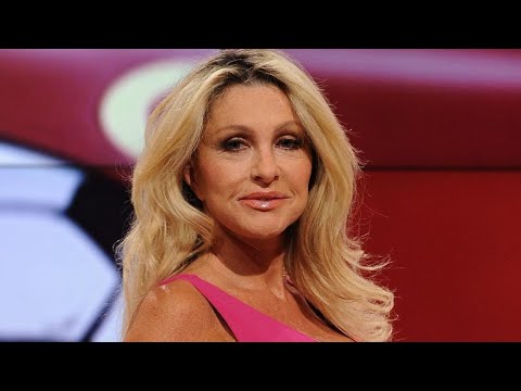 Paola Ferrari, dopo Euro 20 “finalmente mare” e in bikini (a 60 anni) è perfetta