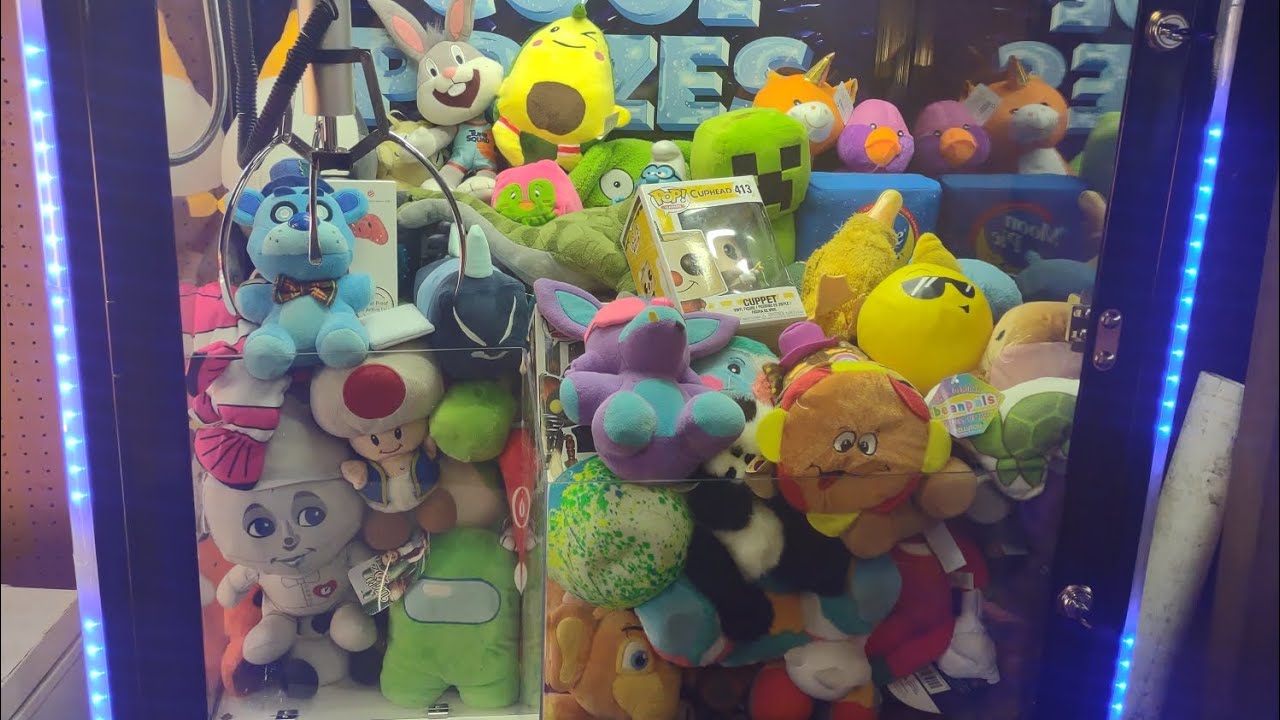 Playing my claw machine part 1 - YouTube