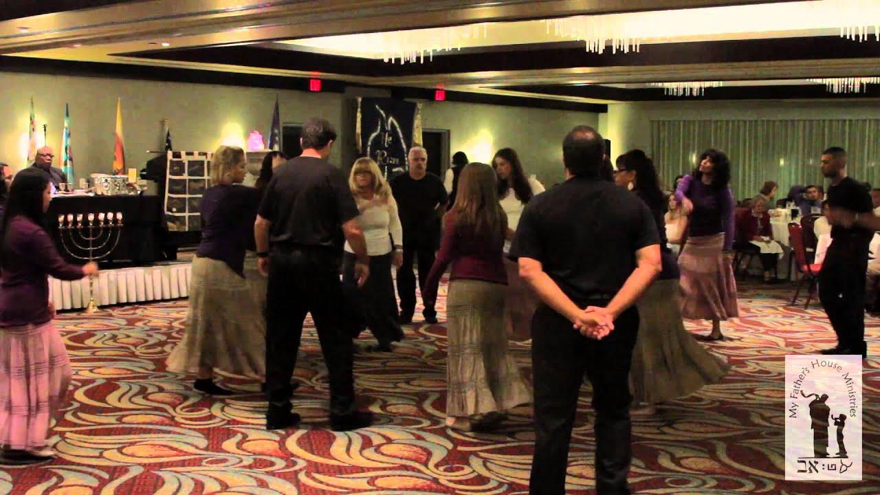 Baruch Haba Yeshua (Karen Davis)-Breath of Elohim Dance Team - YouTube