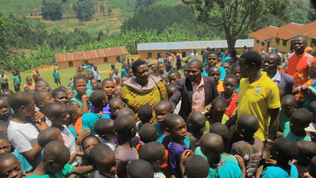 RUKUNGIRI-RUBABO ASPIRING MP HON DOREEN BUSINGYE SUPPORTS SCHOOLS IN ...