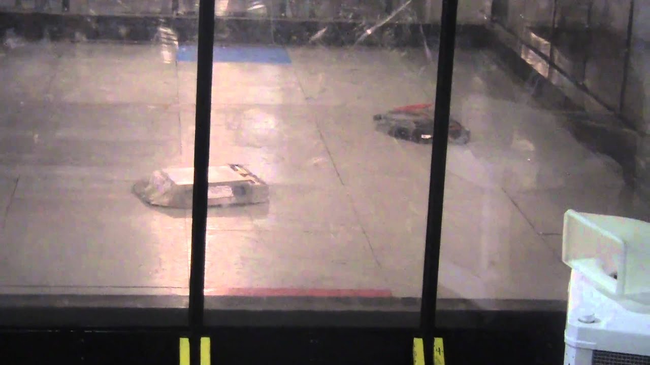 Battle Bots 2011 - Smashius Clay VS Scorpion - YouTube