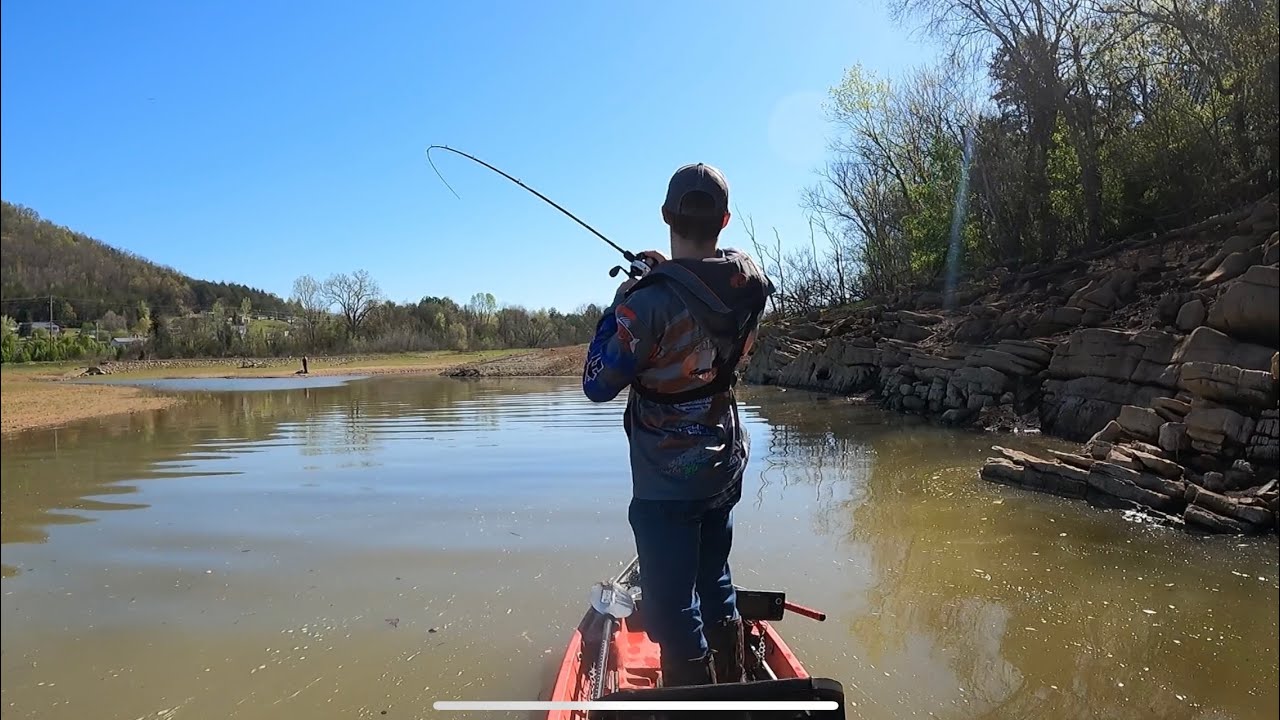 Bass Fishing Cherokee Lake. - YouTube