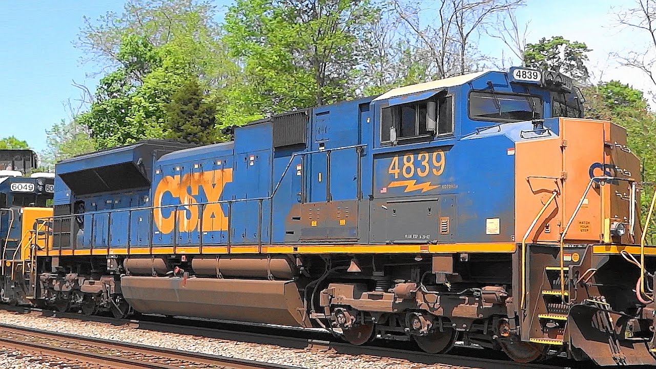 Heavy Freight Train Chugging Up To Shenandoah Junction - YouTube